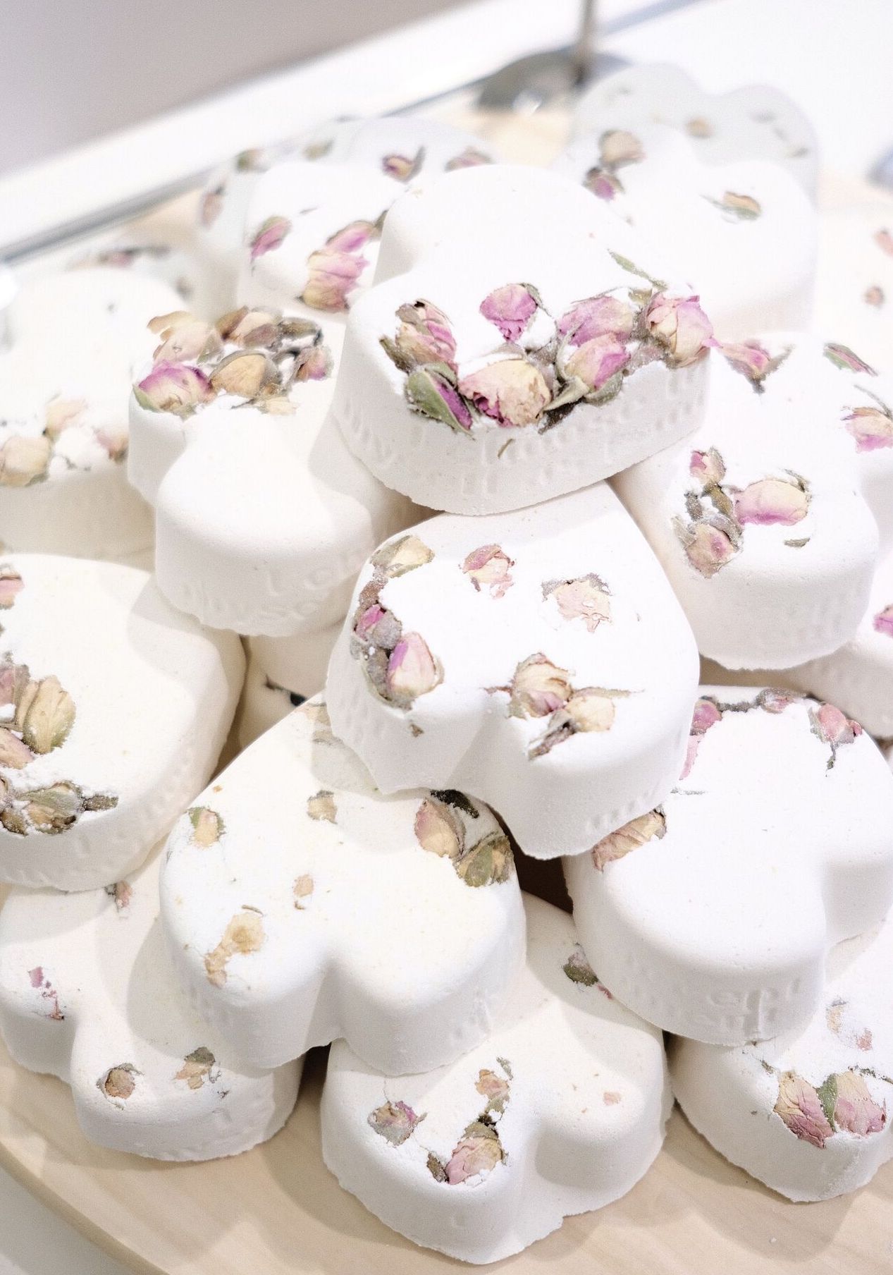 Come "profumare" il giorno del Sì con le bomboniere Lush Blog - The ...